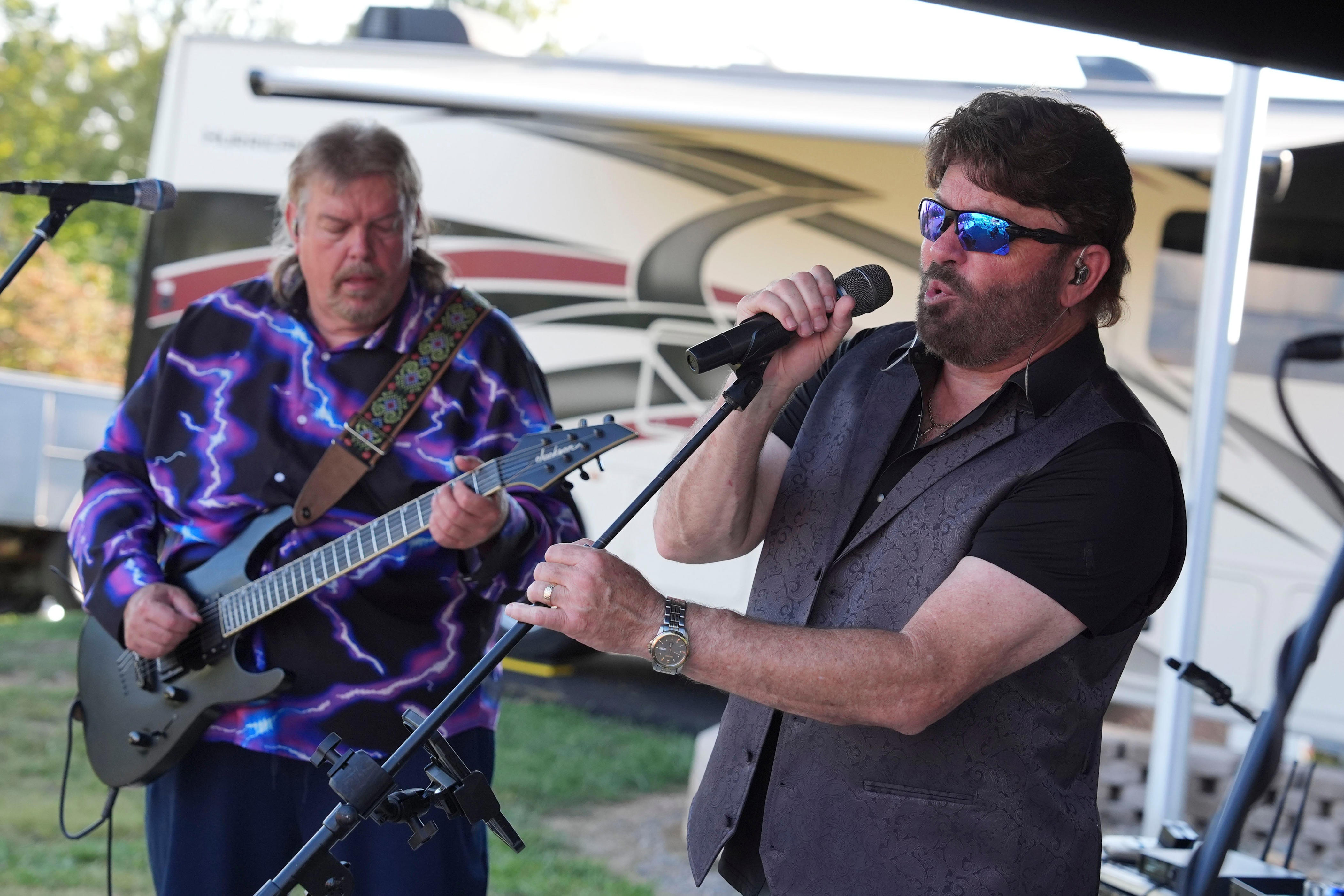 Homecoming tailgate party brings friends, fans to Oak Ridge game