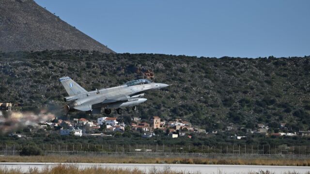ΕΑΒ: Παραδόθηκε στην Πολεμική Αεροπορία το 42ο F-16 Viper της Πολεμικής ...