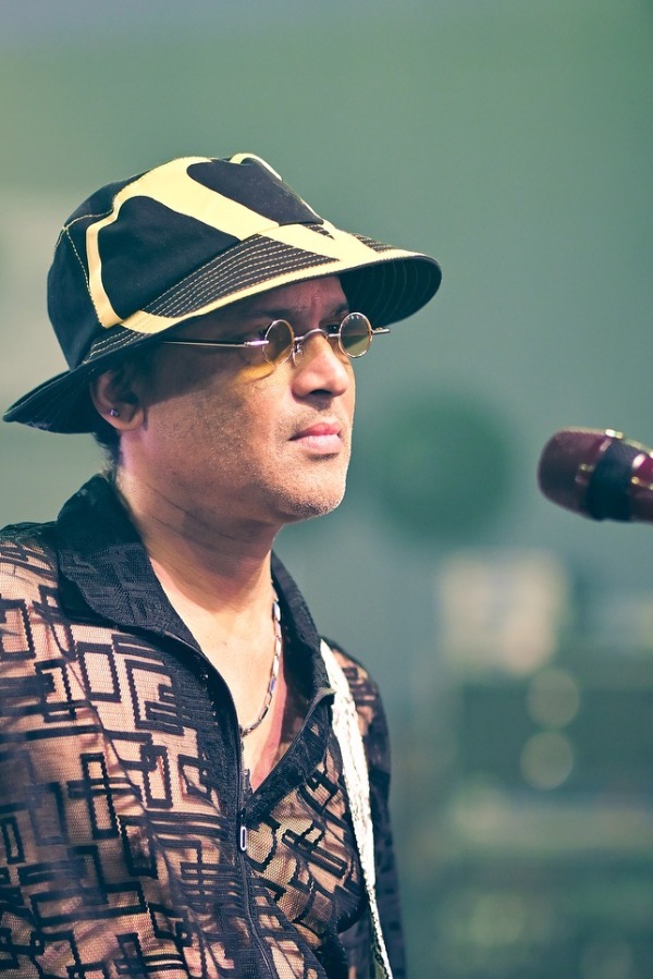 Zubeen Garg’s Wife Brings Their Dogs To The Singer’s Funeral Making ...