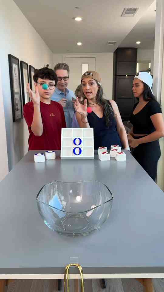 Tic tac toe showdown for the golden prize