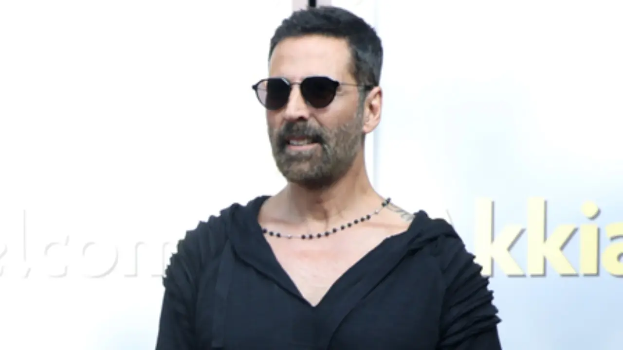 Akshay Kumar busts rumours of playing Maharishi Valmiki, calls it `AI ...