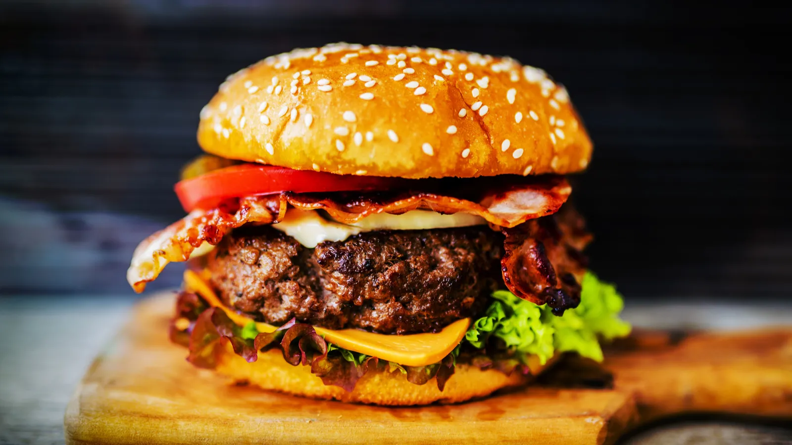 The burger habits chef Josh Capon says separates messy sandwiches from ...