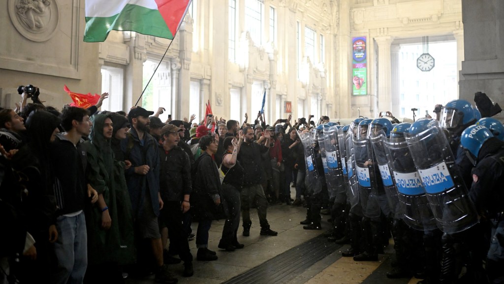 Mass protests erupt all across Italy sparking clashes with police ...