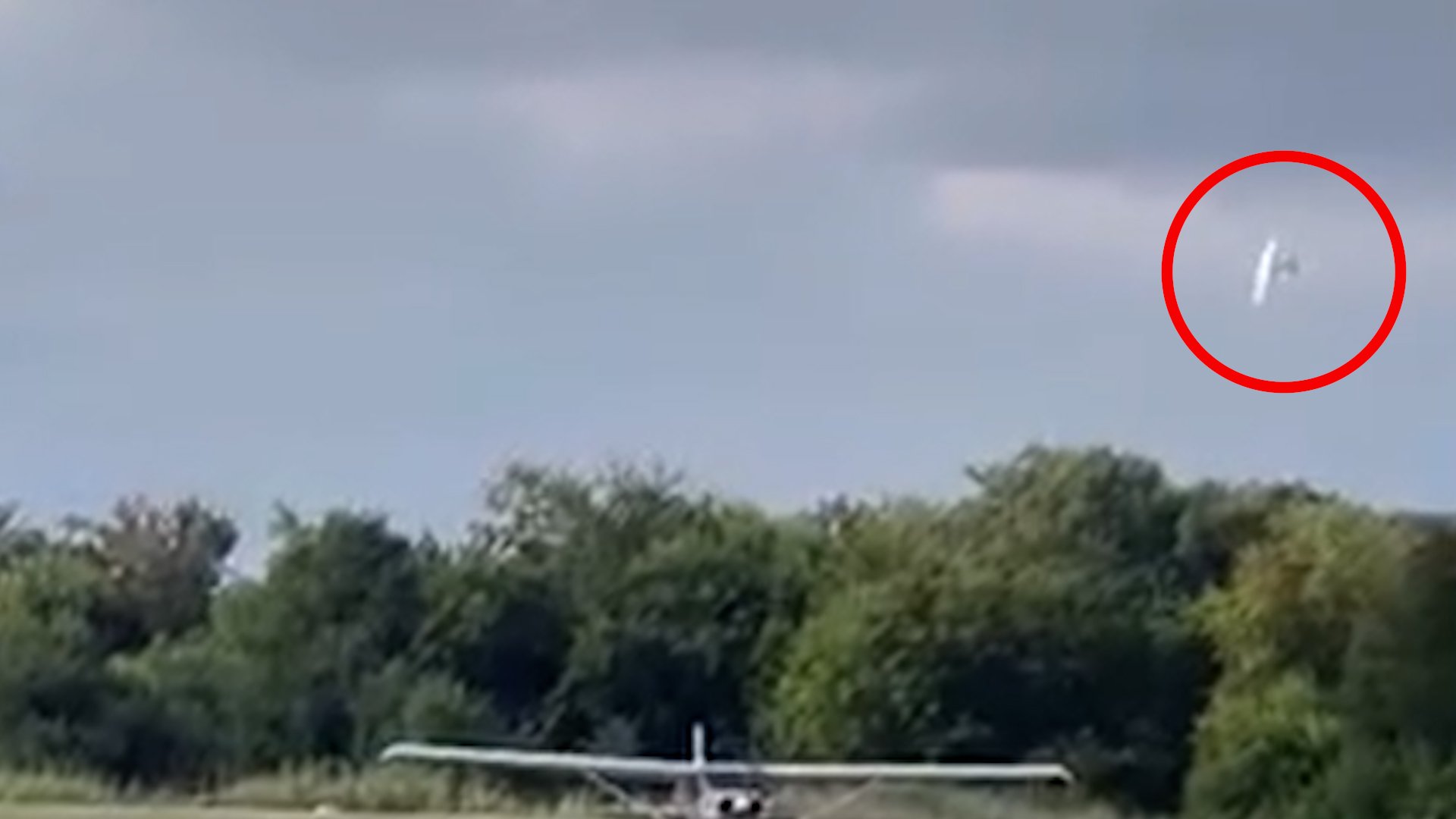 Plane seen falling moments before crash in Texas