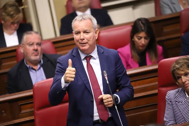 El PSOE exige la dimisión del presidente de la comisión de ...