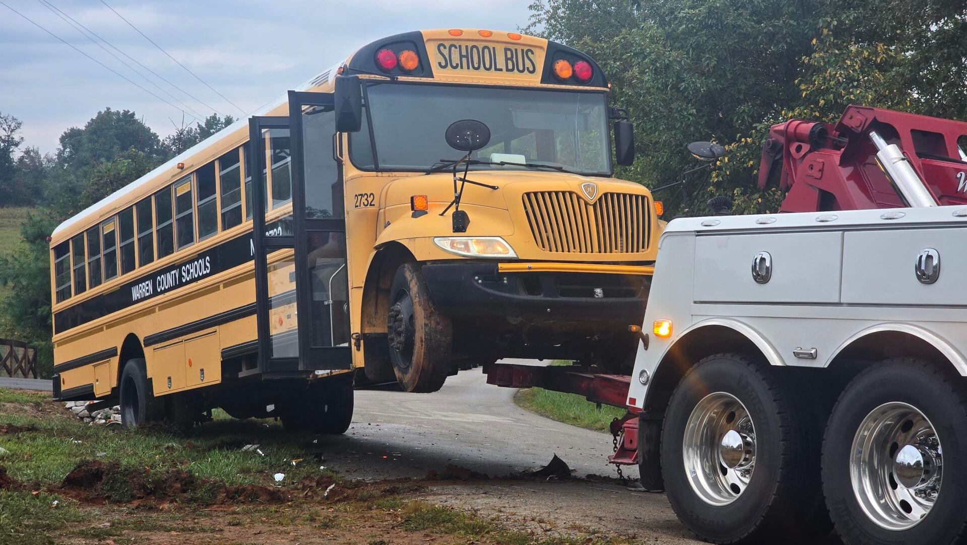 Minor injuries reported after Warren County school bus crash