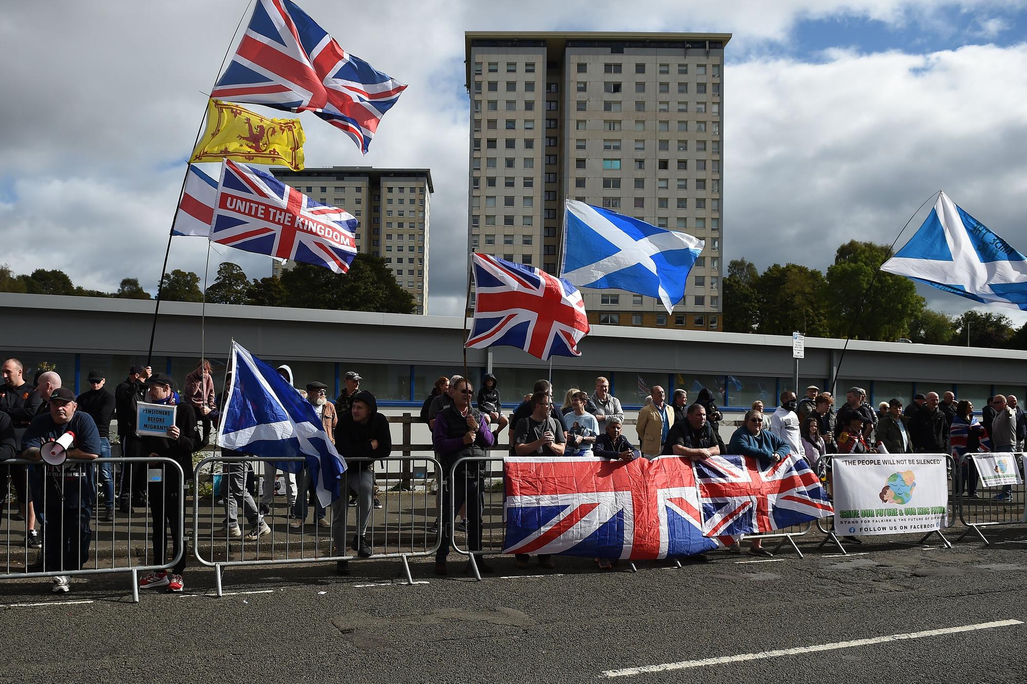Falkirk Council urged to "reject hate" as 7th asylum hotel protest ...