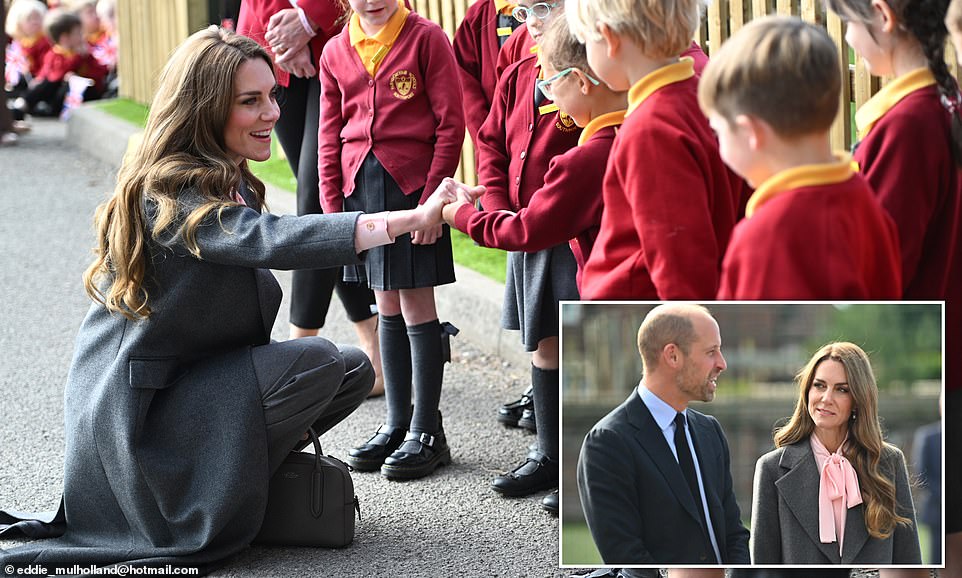 Kate joins William to visit primary school in Southport