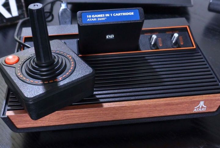 10 Familiar Items That Command Huge Prices In The Collector's Market
