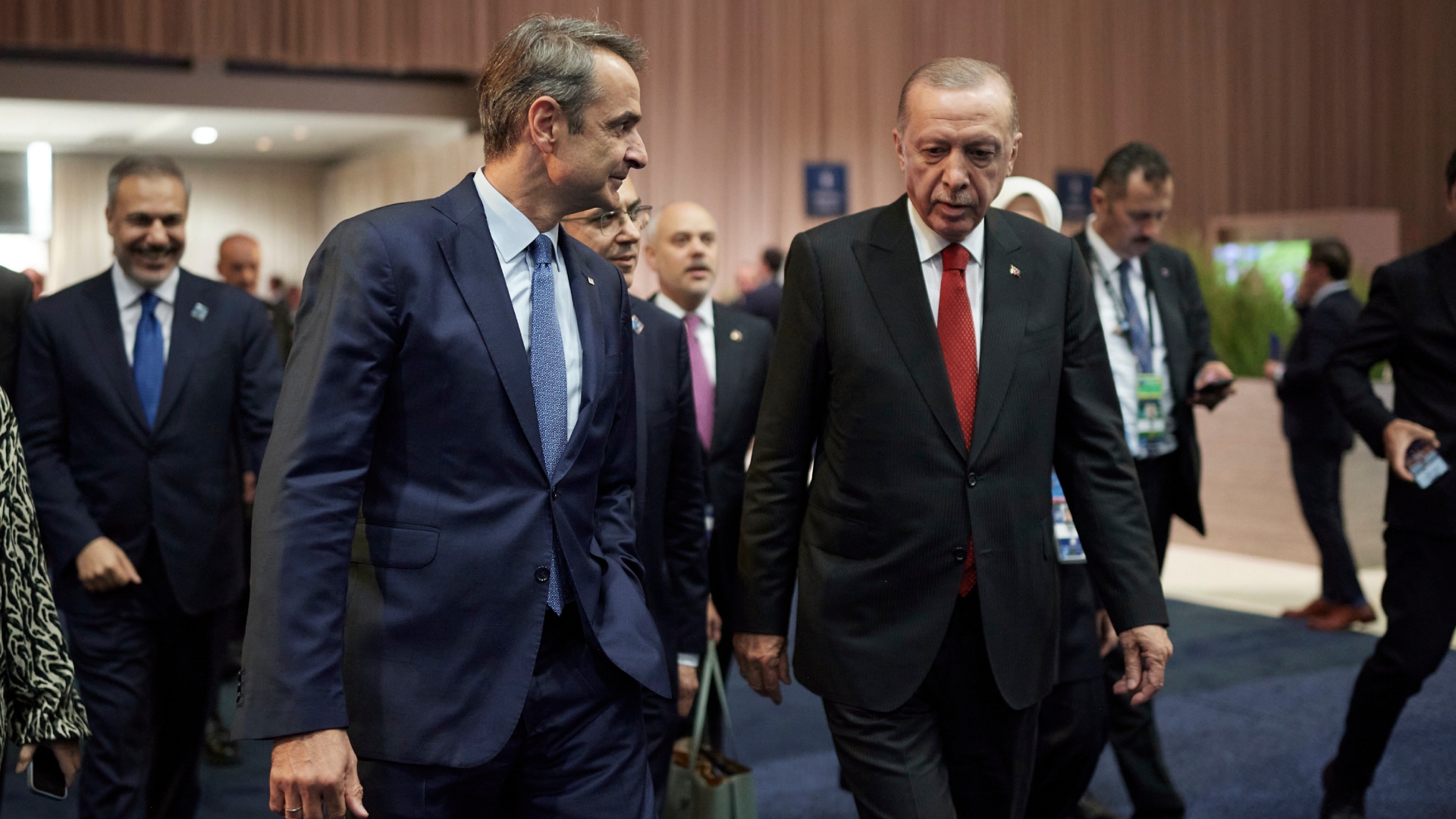 Πυρά της αντιπολίτευσης μετά την αναβολή της συνάντησης Μητσοτάκη ...