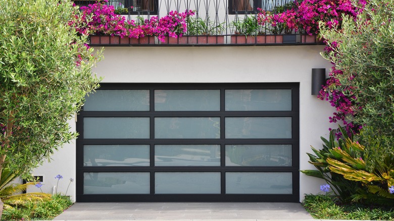 12 Front Yard Flower Bed Ideas To Camouflage An Unsightly Garage Or ...