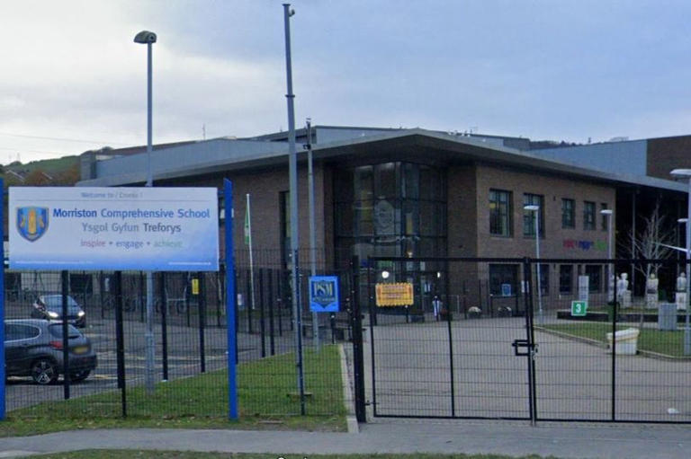 School worker sent sexual messages to young girl