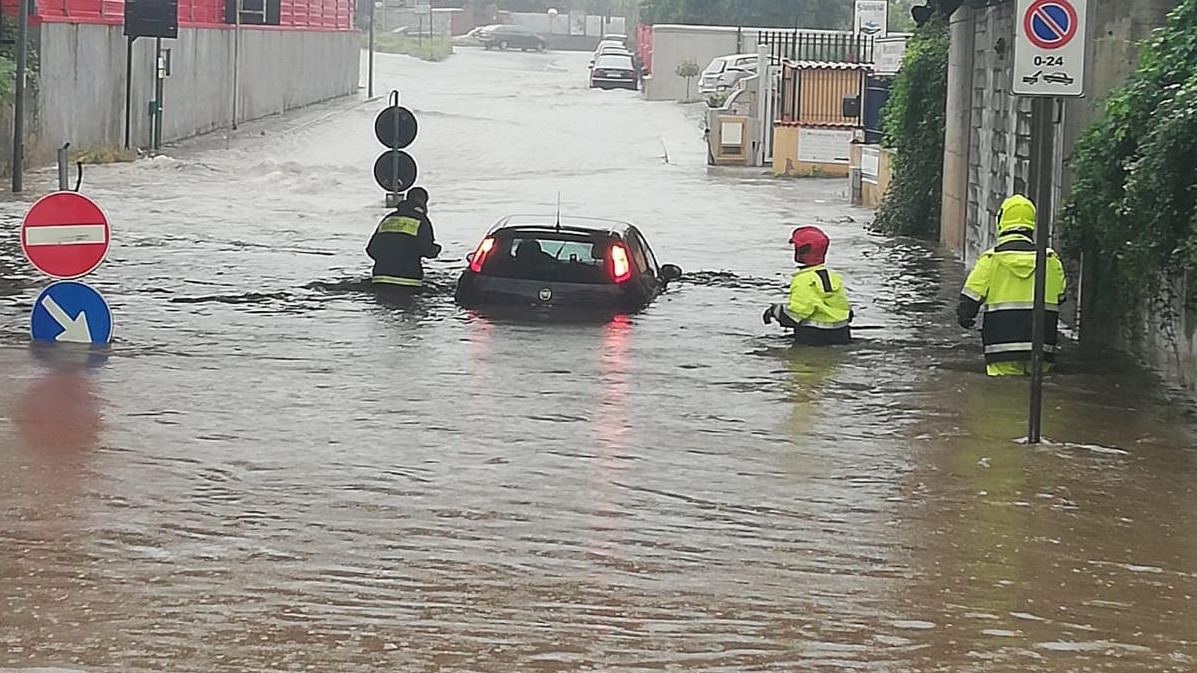 Allerta meteo prorogata, ancora temporali in Campania: rischio ...