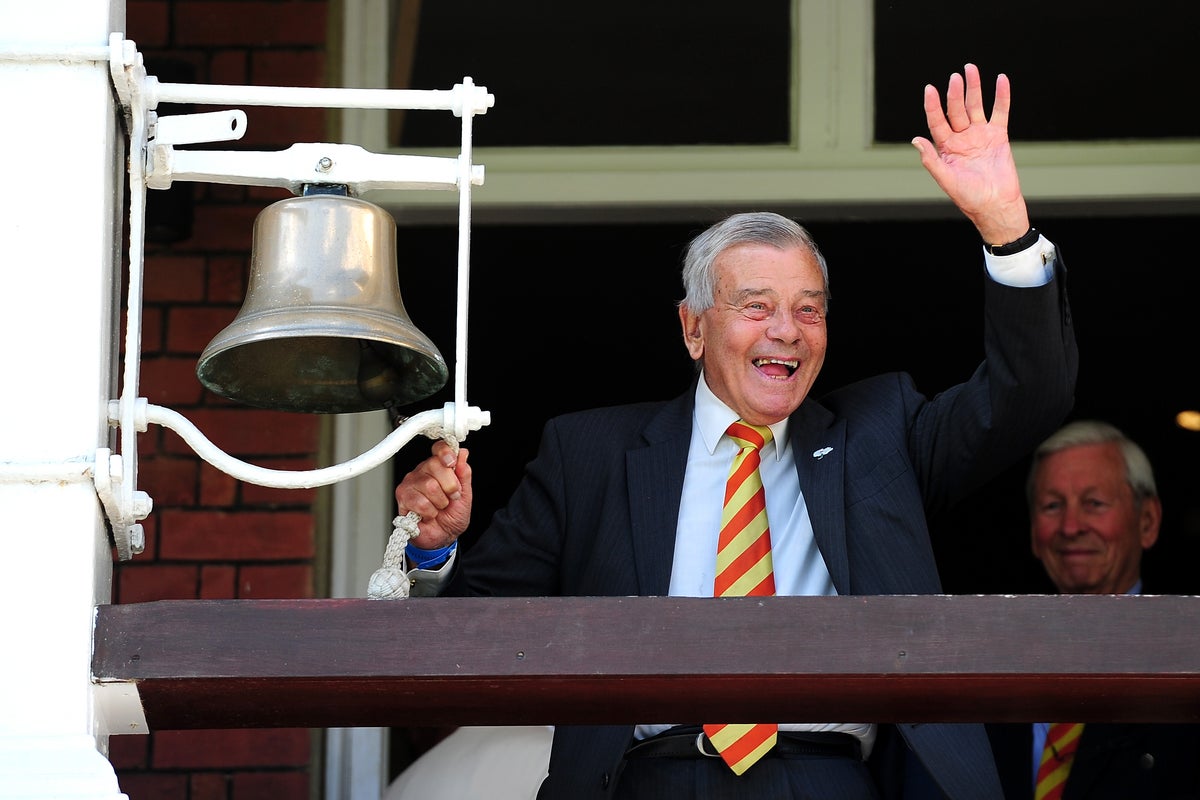 Dickie Bird, legendary umpire beloved by the cricketing world, dies aged 92