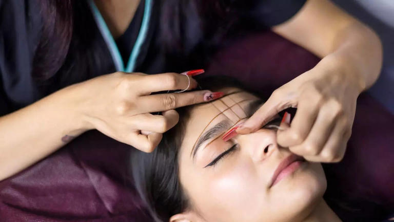 How to get rid of a unibrow: 5 simple and effective eyebrow shaping methods