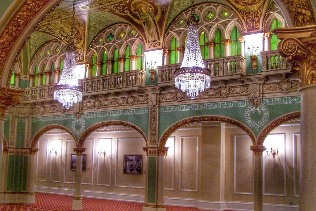 13 Creepy Things Found Inside Abandoned Hotels