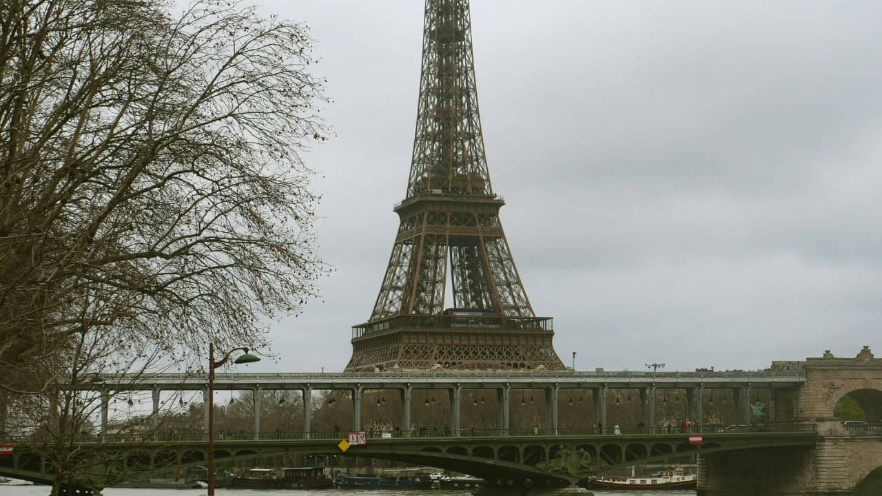 Iconic Paris bridges for a self-guided walk