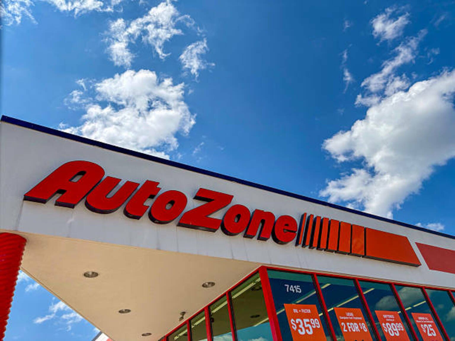 AutoZone slips after FQ1 same-store sales and margins fall short of ...
