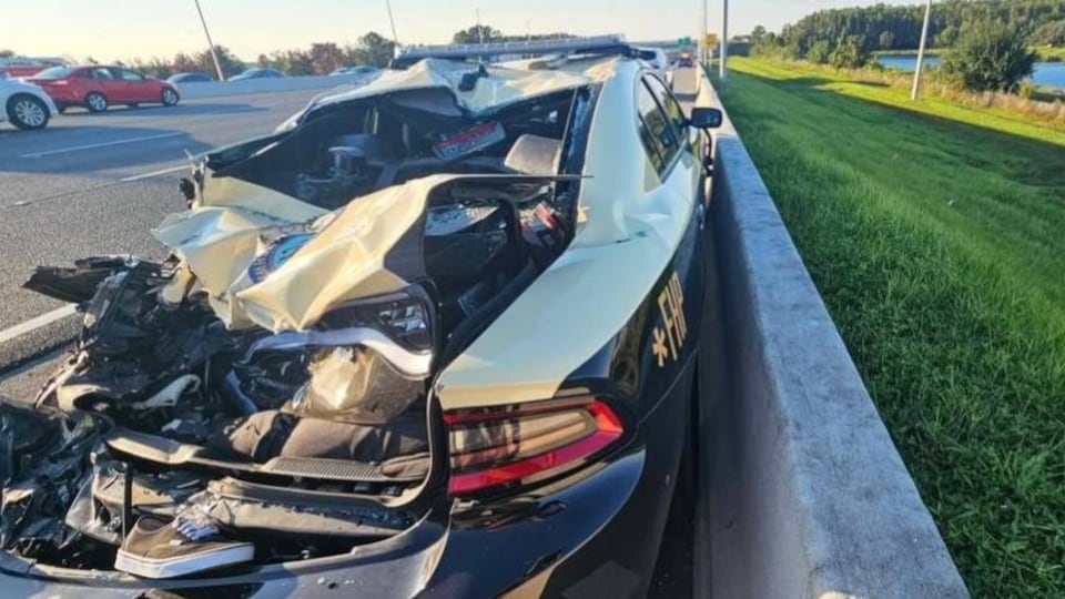 Cruiser crushed as trooper narrowly escapes 5-car pileup on Florida’s ...