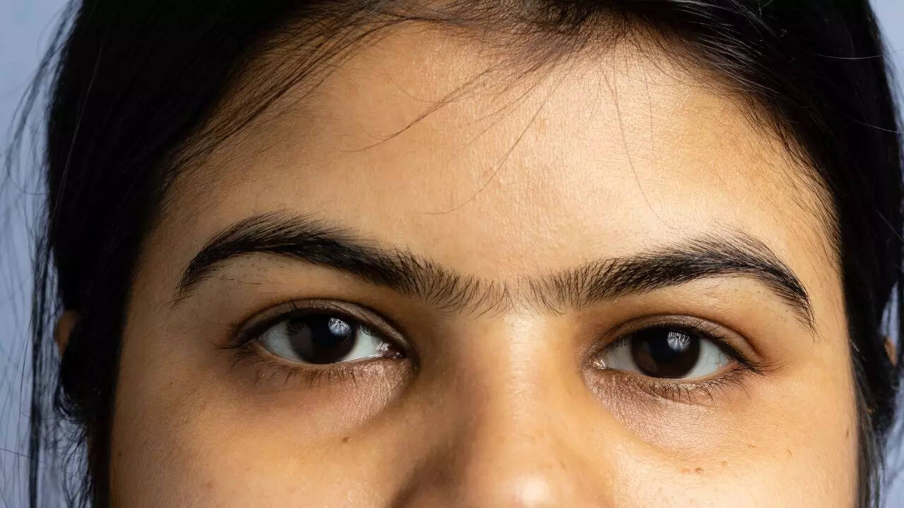 How to get rid of a unibrow: 5 simple and effective eyebrow shaping methods