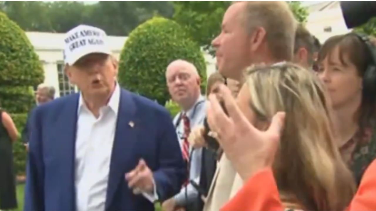 Donald Trump loses his patience live with a CNN reporter and video goes ...