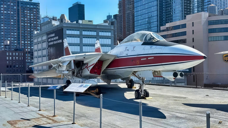 The F-14 Tomcat fighter became a legend — but it nearly died from ...