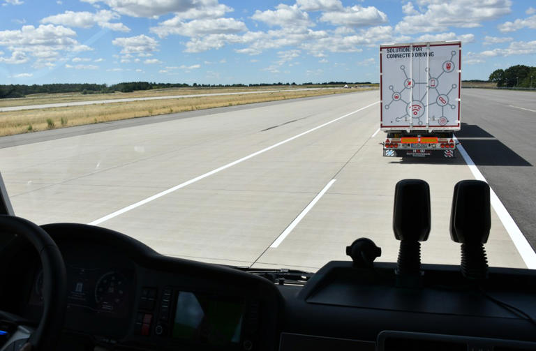 The road to autonomous tractor-trailers is full of obstacles. Where do ...