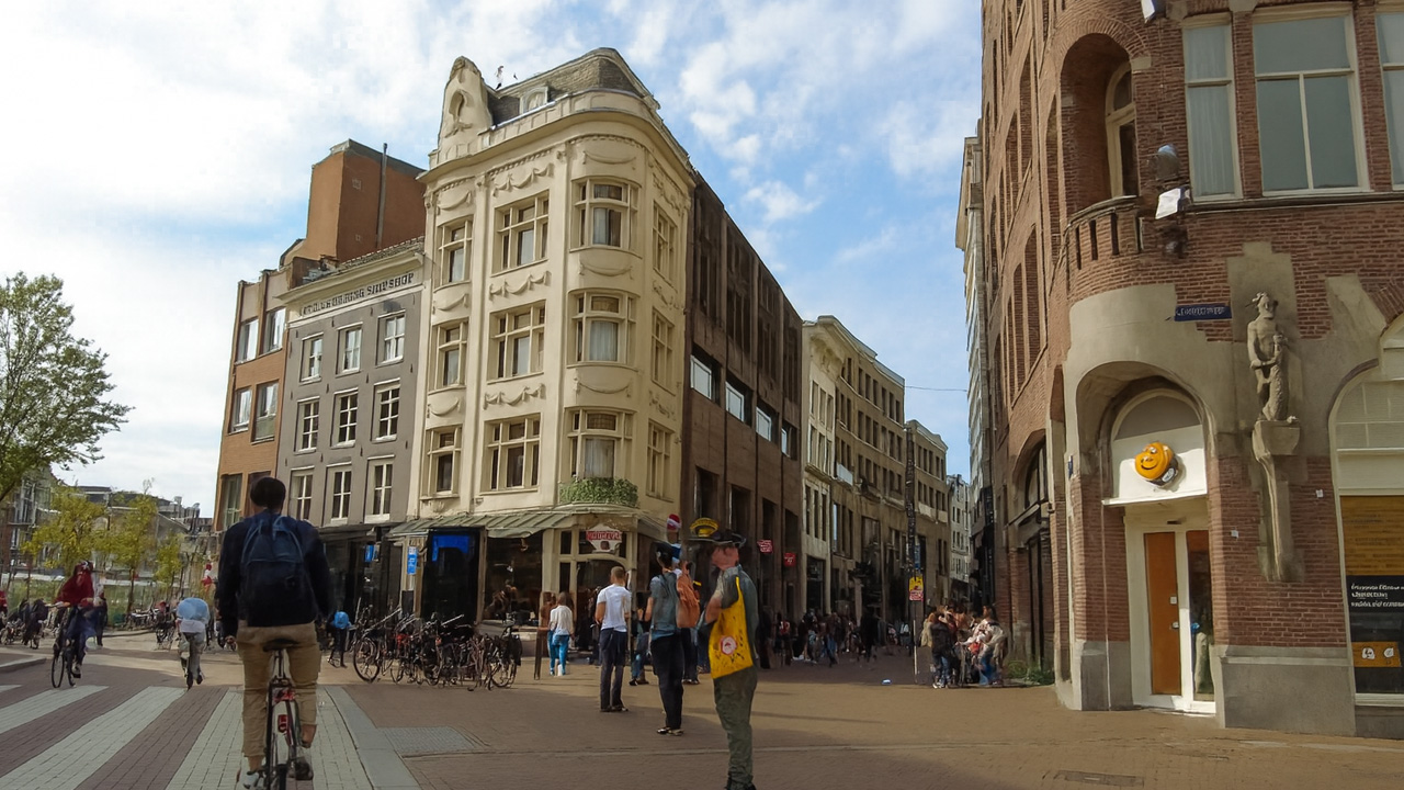 Fietsen door Amsterdam – Stadsstraten en Uitzicht op de Grachten in 4K