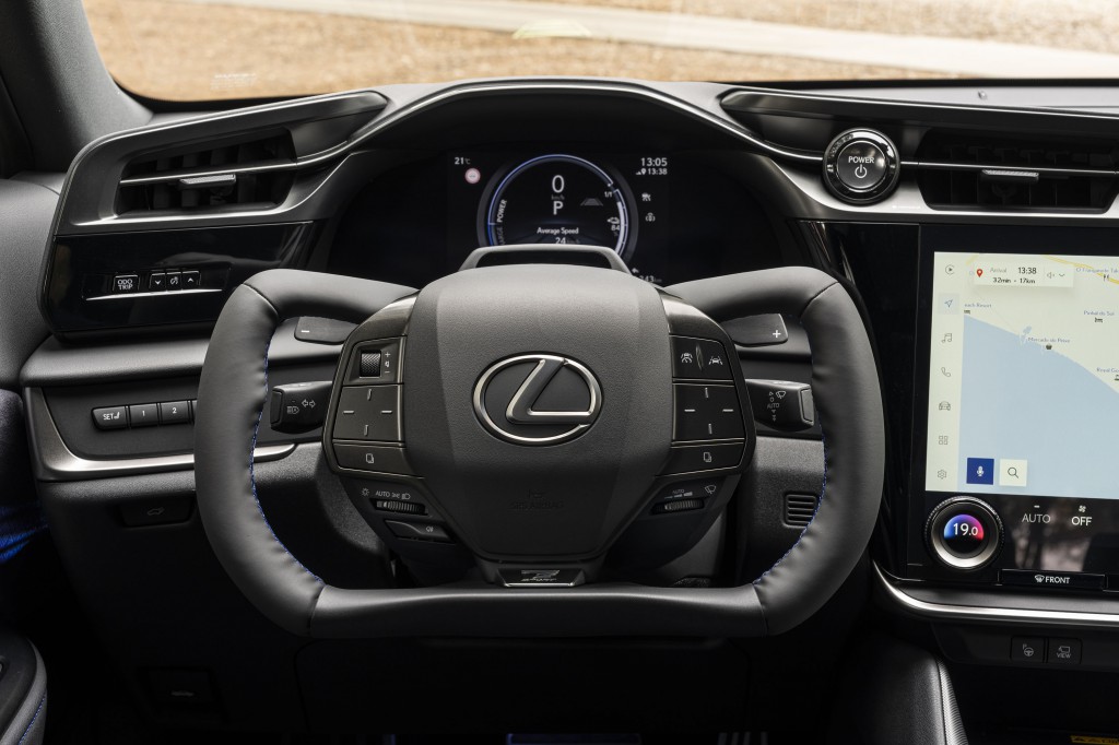 Lexus lanza los nuevos modelos RZ 500e y RZ 550e F SPORT para 2026