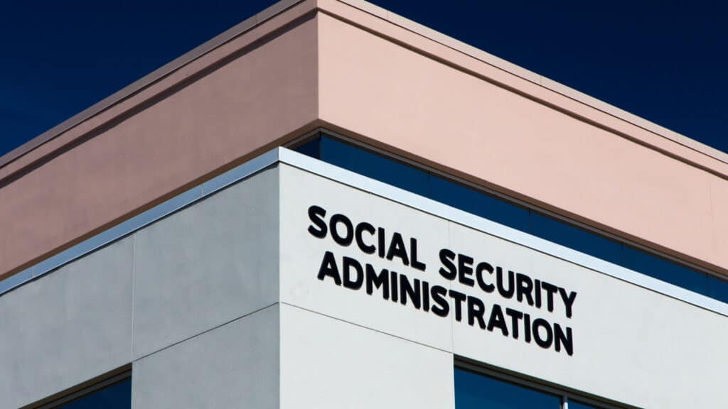 Can you work and collect Social Security at the same time? Here's what ...