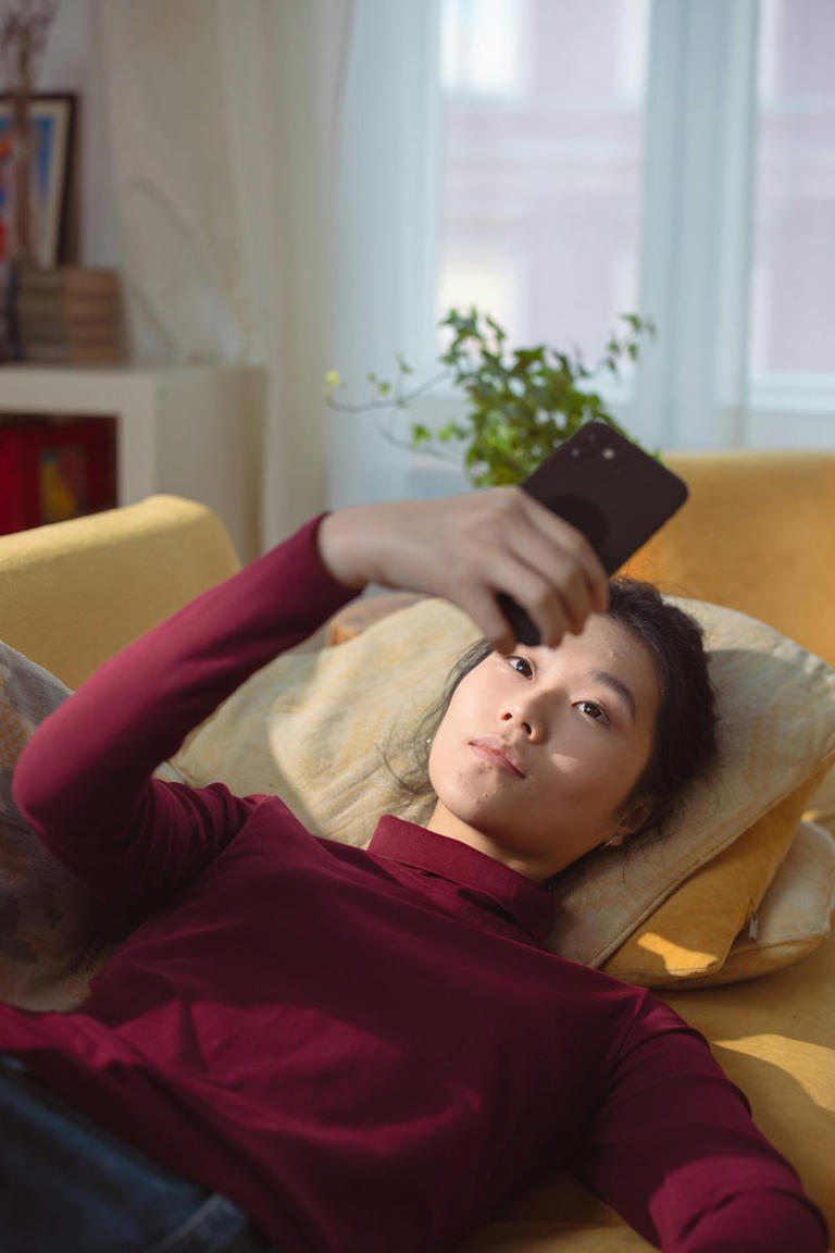 8 Behaviors Women Think Are Flirty-But Men See as Desperate