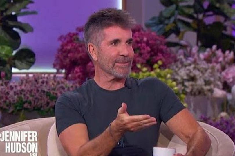 Simon Cowell breaks silence after 'awkward' clapping video baffles fans ...