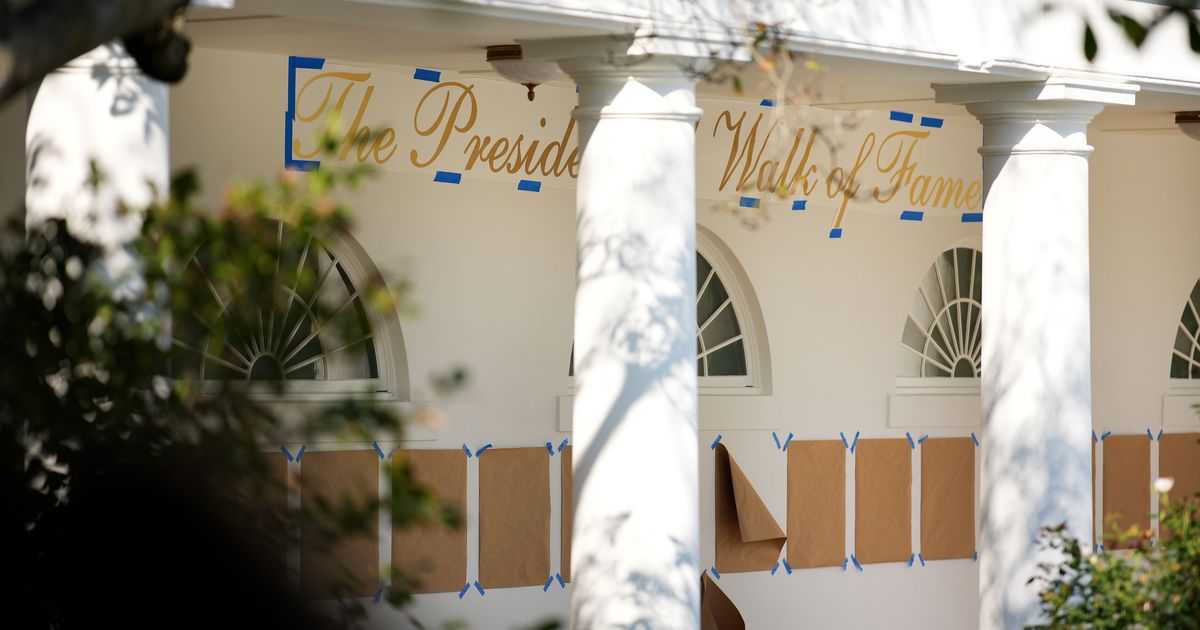 Trump Hangs Tacky ‘Walk of Fame’ Sign Outside White House