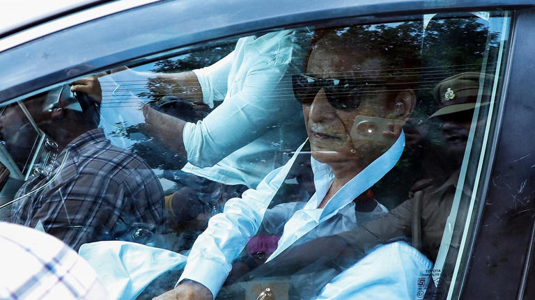 Samajwadi Party Leader Azam Khan Walks Out Of Sitapur Jail After Nearly ...