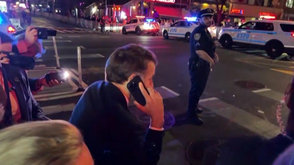 Macron blocked by Trump's motorcade in NYC streets