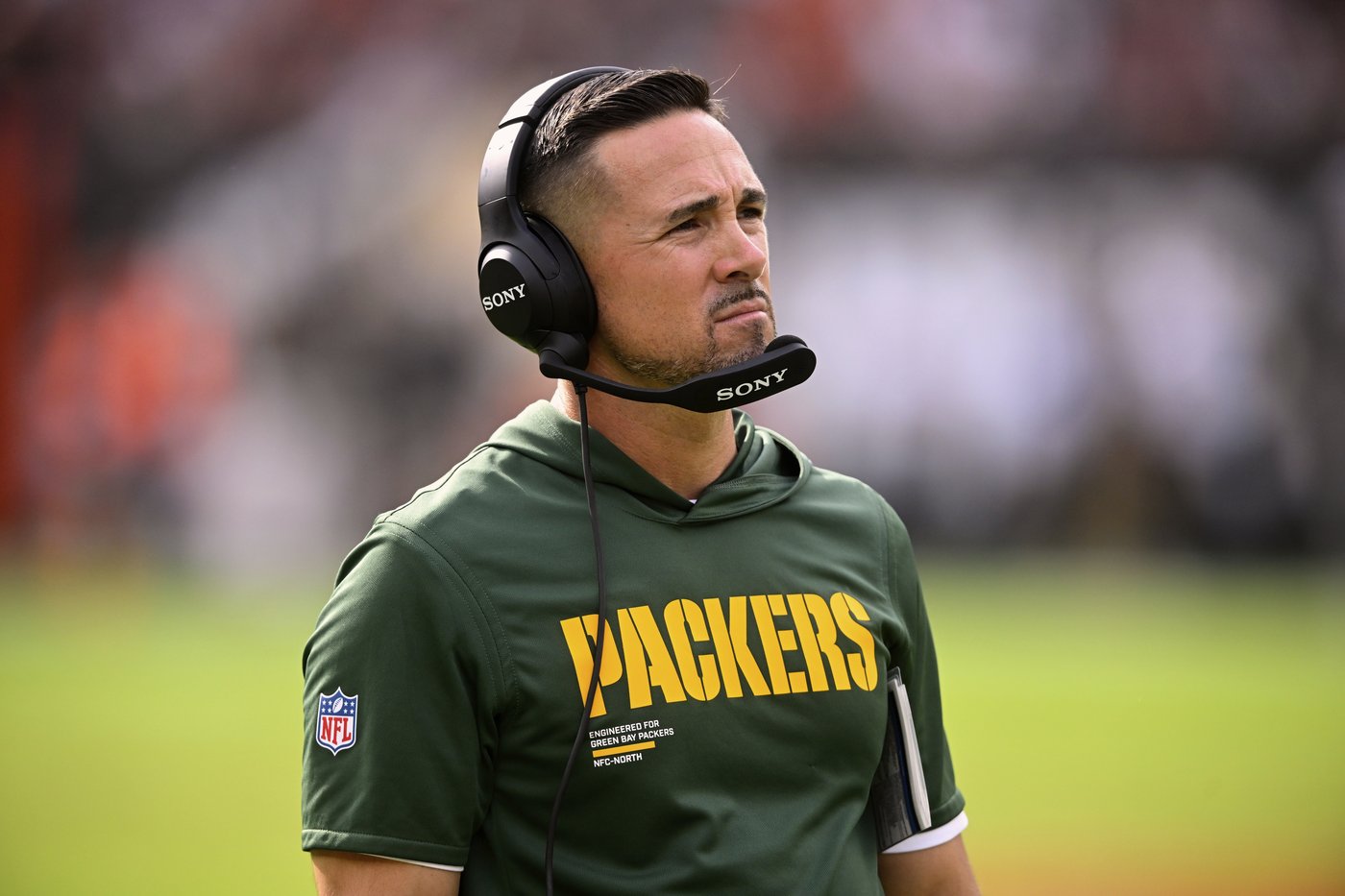 Amid the chaos during NFL games, coaches aim to maintain calm inside ...