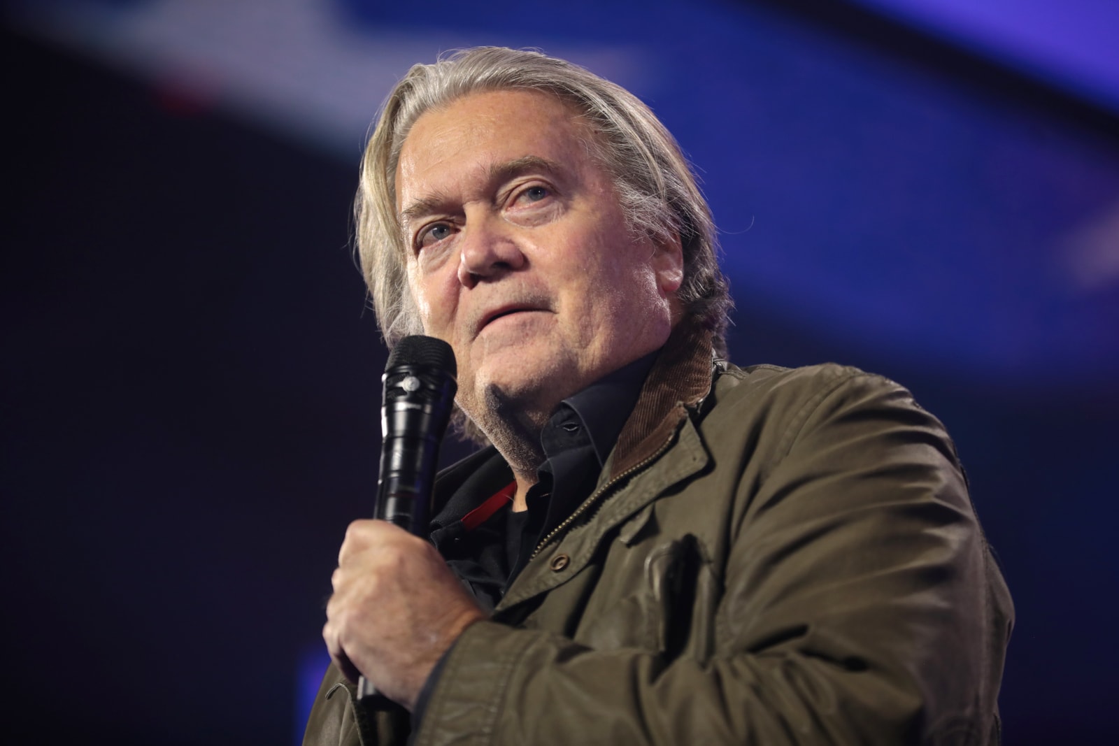 'Patently false!' Bannon slams Trump commerce secretary for botching ...
