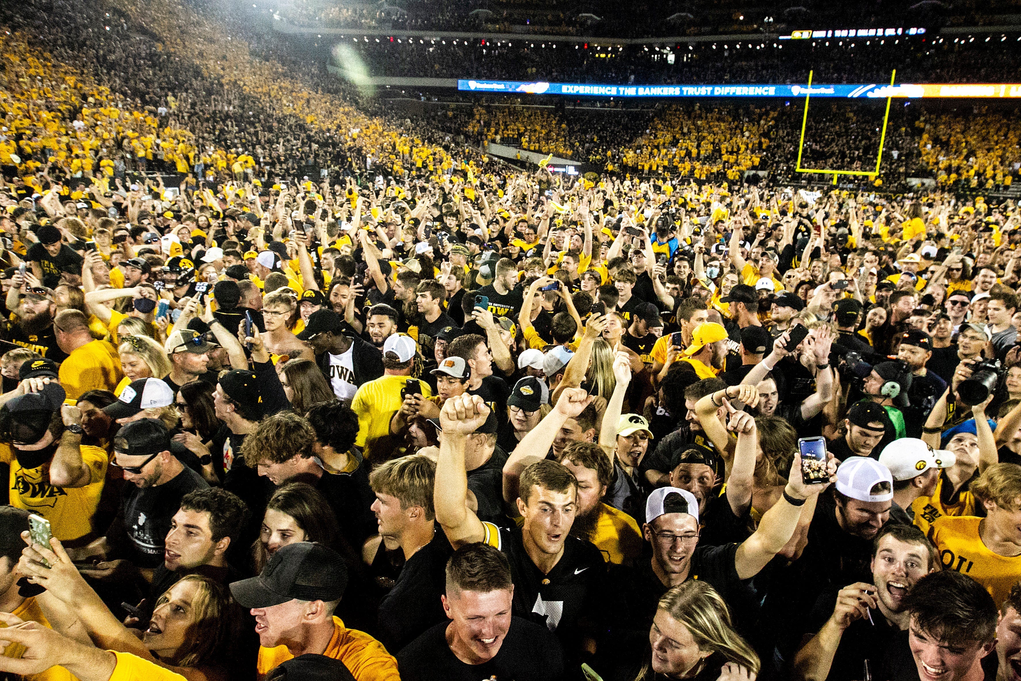 Iowa football star excited for Kinnick Stadium atmosphere versus Indiana