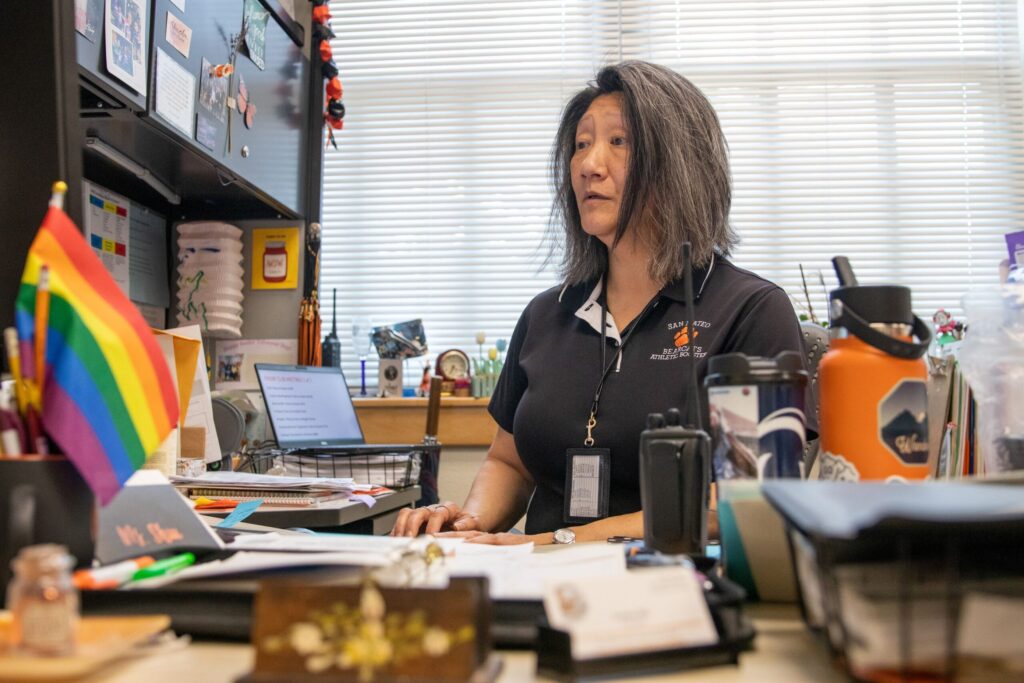 This School Banned Phones 6 Years Ago. Teachers — and Many Kids — Are ...