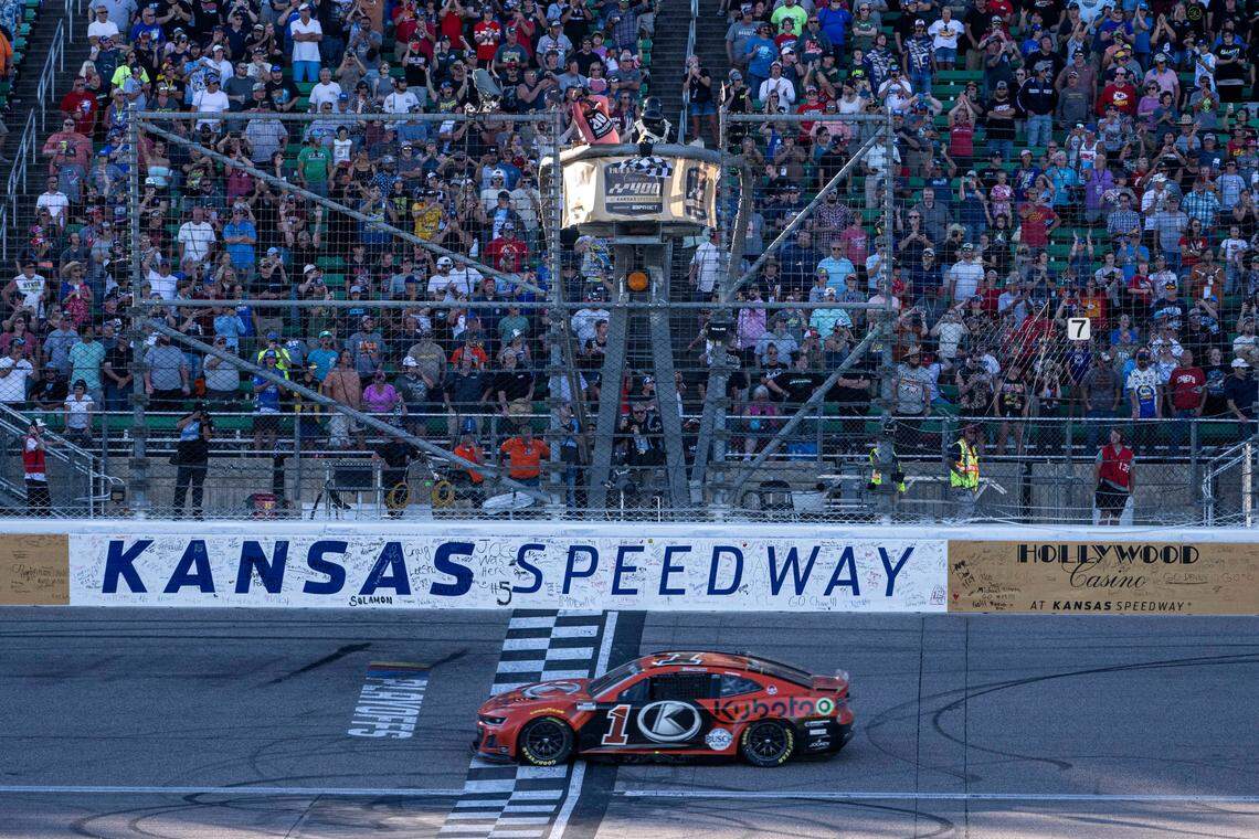 NASCAR auto races roar into Kansas Speedway this week: schedule and ...