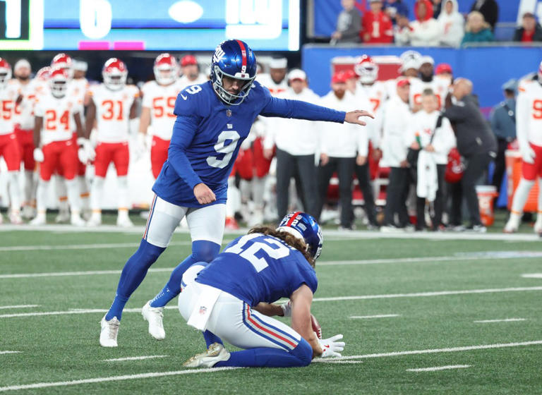Giants signing ex-Falcons kicker Younghoe Koo after Graham Gano injury ...