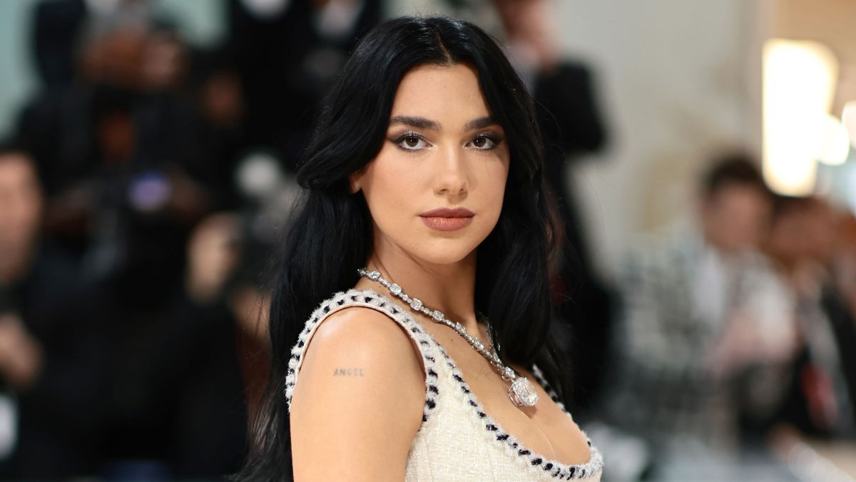 Dua Lipa scarica il suo manager David Leavy: «Divergenze sulla guerra a ...