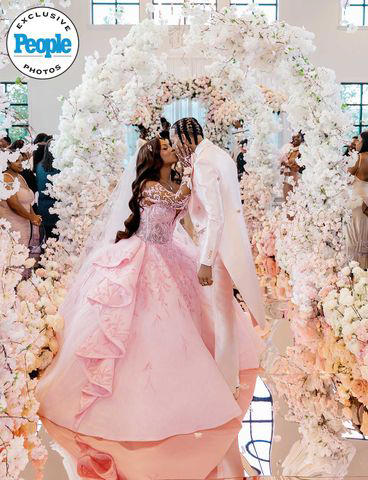 Rappers Monaleo and Stunna 4 Vegas Marry in All-Pink Texas Wedding ...