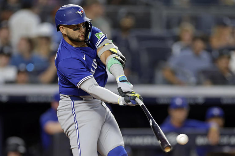 Bo Bichette, Anthony Santander take batting practice at Rogers Centre
