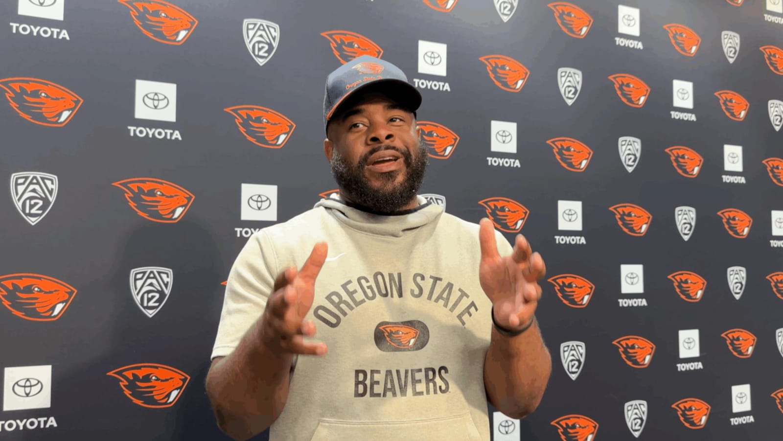 WATCH: Oregon State Football Previews Houston & MORE