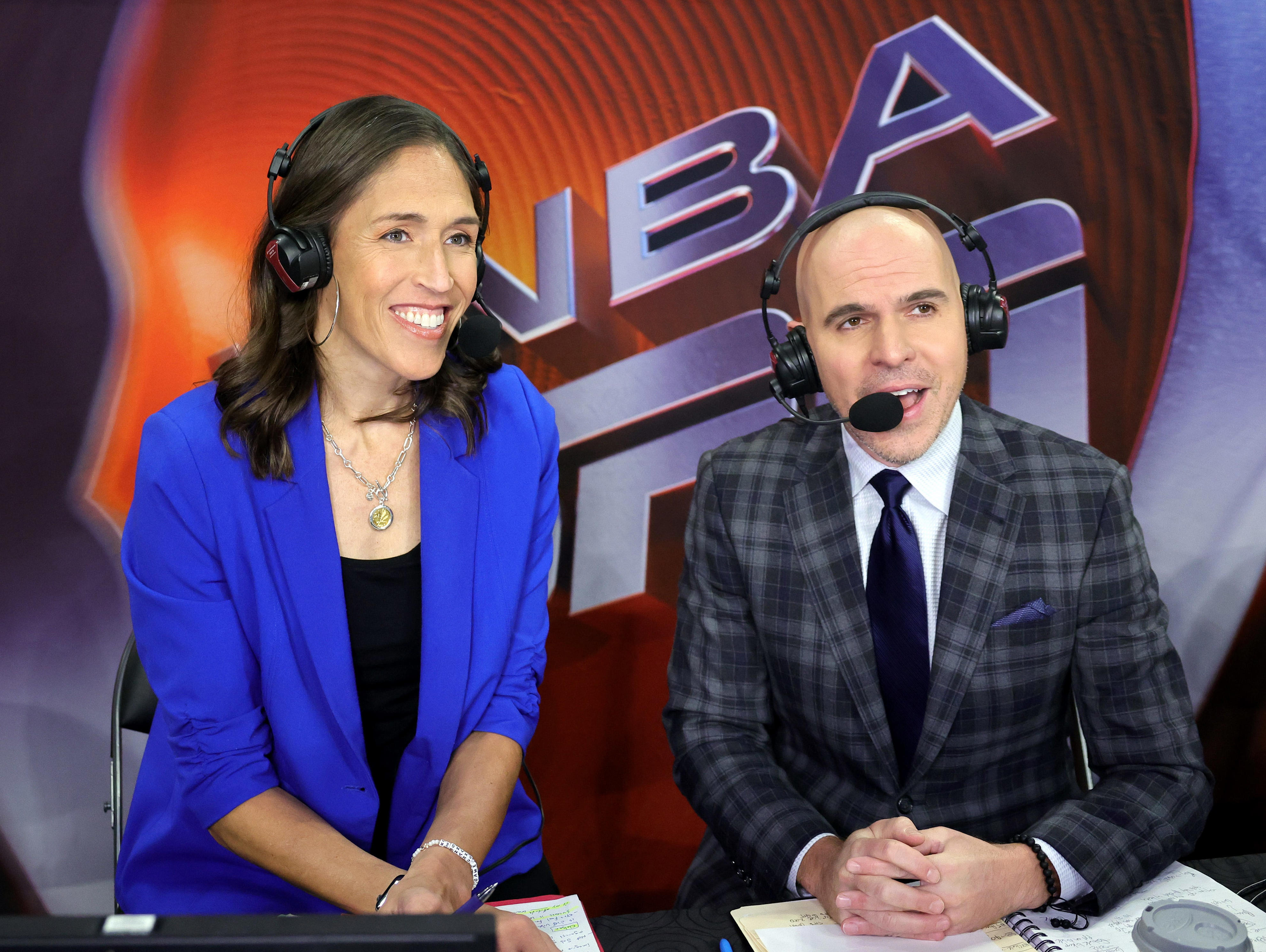 WNBA playoffs announcers: Who's calling the 2025 semifinals on ESPN?