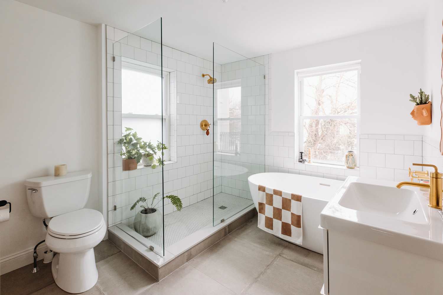 I don't use a brush to clean my toilet - here's the easy $14 gem I use ...