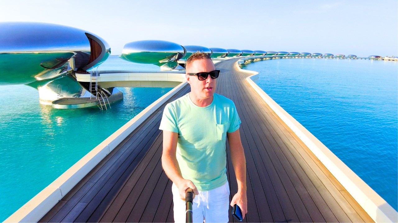 I stayed in the world’s most unique luxury hotel in Saudi Arabia!