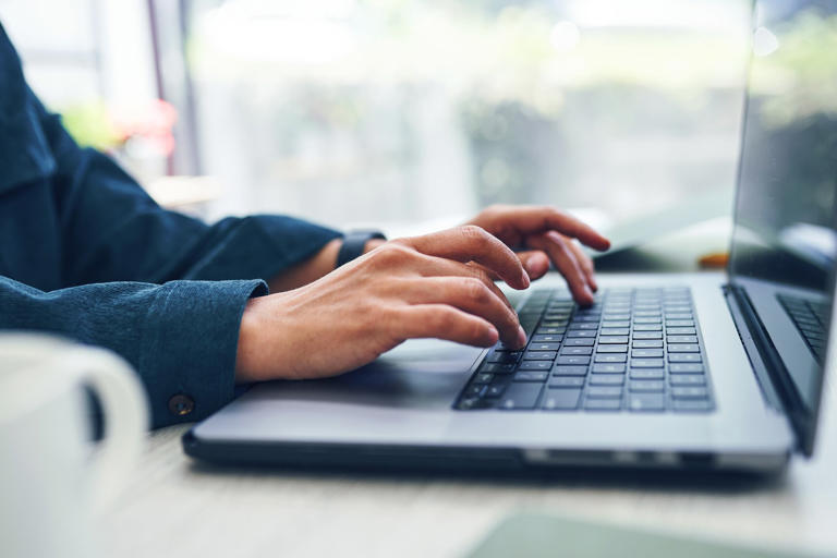 La forma correcta de limpiar el teclado del computador sin necesidad de ...