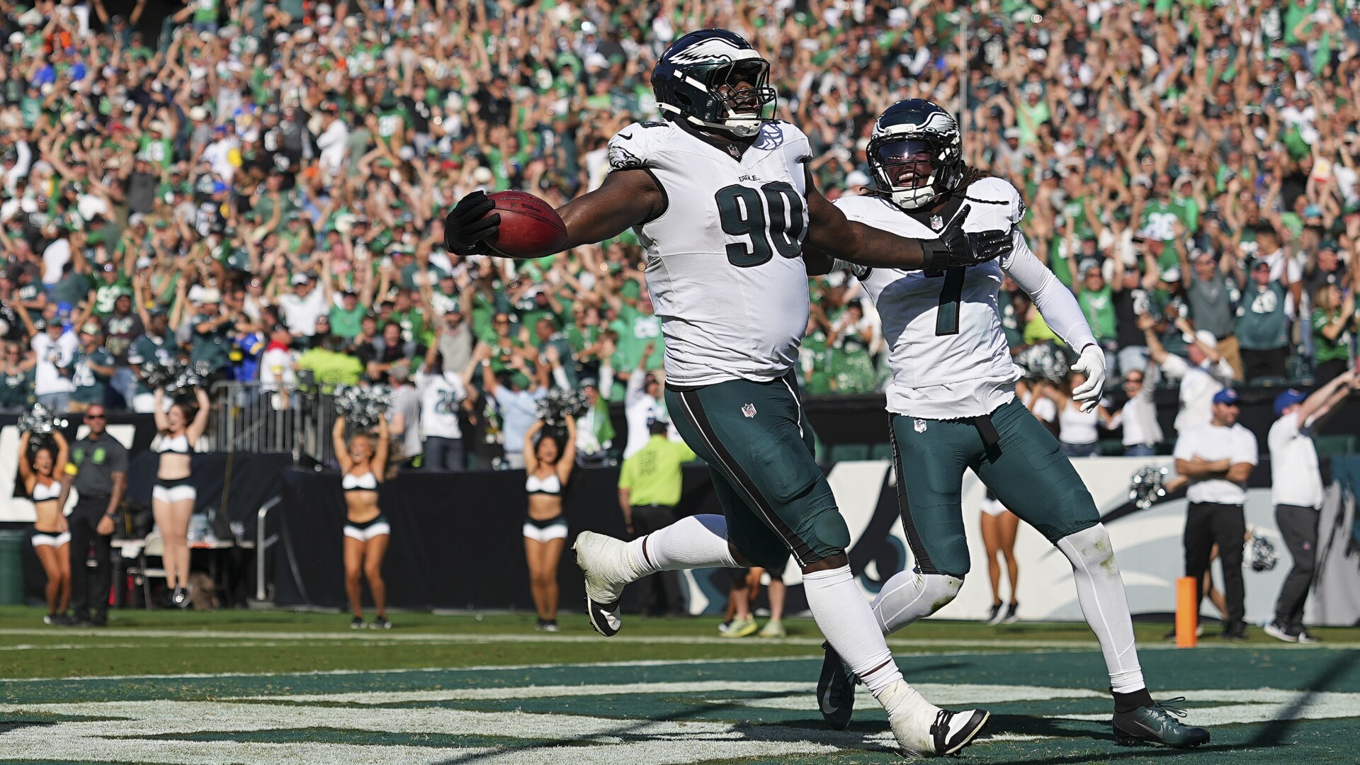 NFL player tracking clocks Jordan Davis at 18.59 mph on blocked field ...